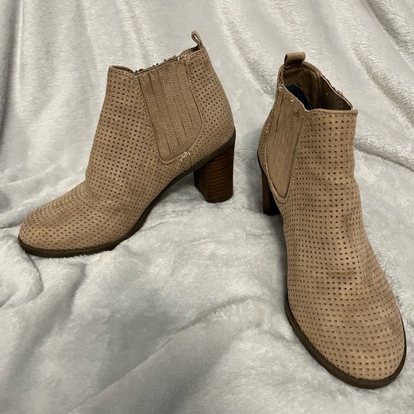 Dr. Scholl's | Shoes | Dr Scholls Beige Nearly New Perforated Booties | Poshmark